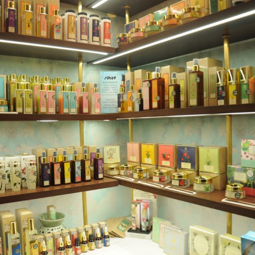 Forest Essentials | Quest Mall